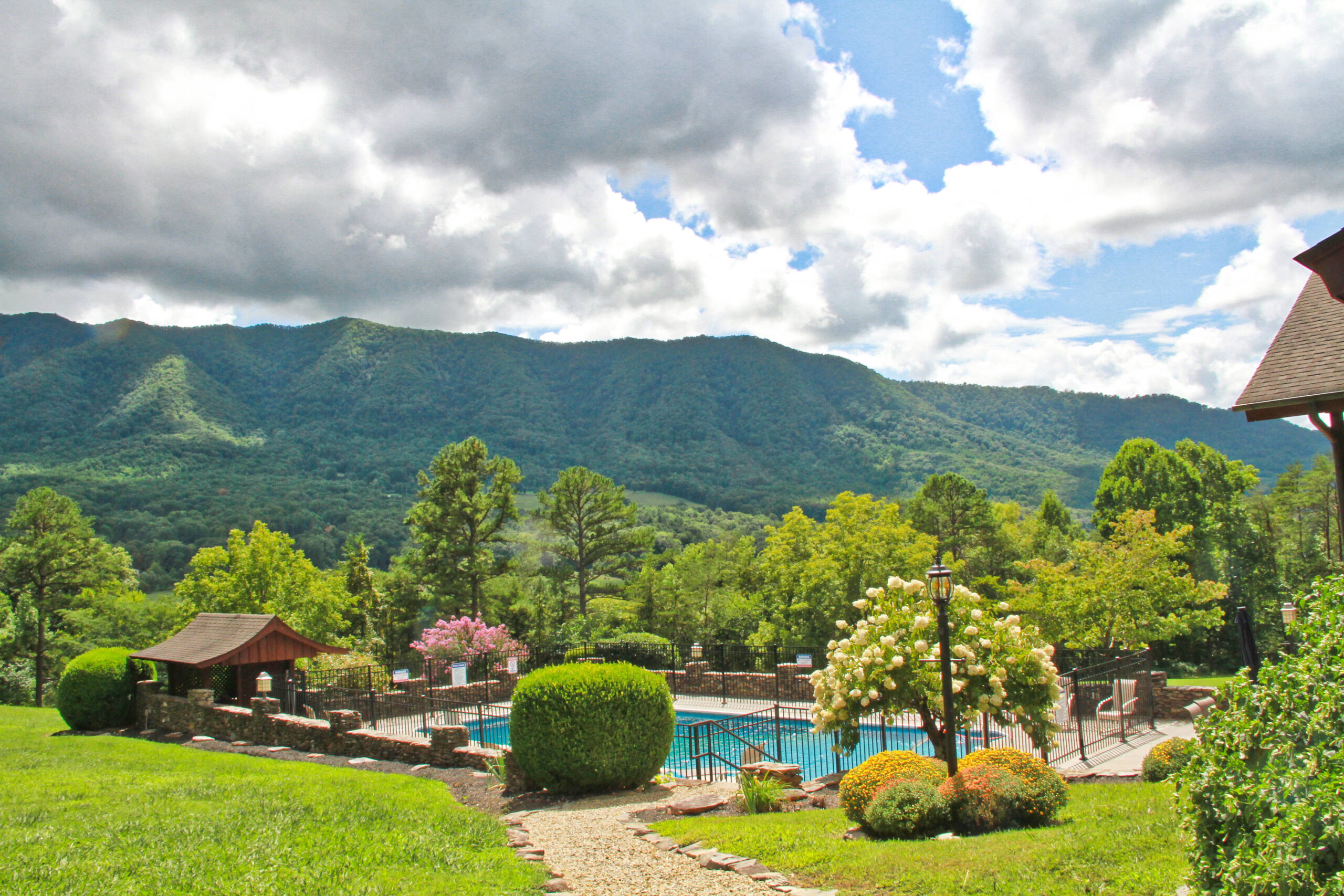 Firefly Lodge - Tuckaleechee Retreat Center-Smoky Mountains